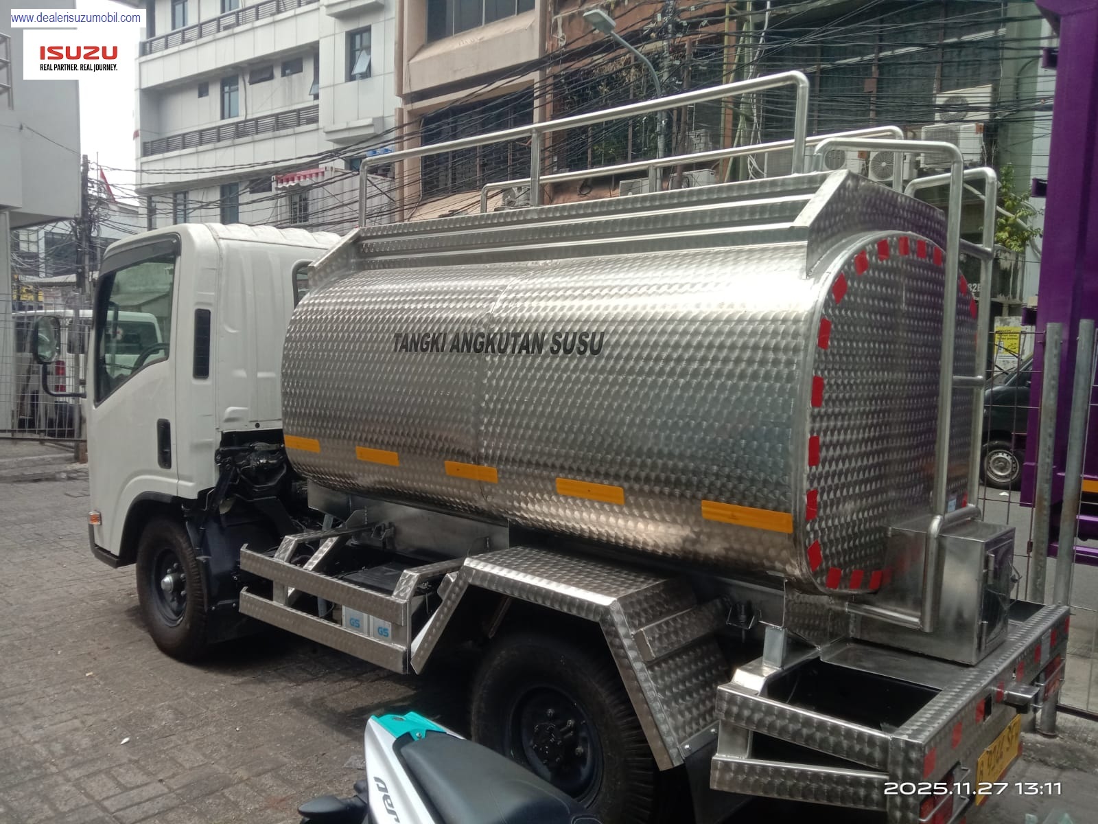 Truk Tangki Angkutan Susu ISUZU NLR 4 Ban 120 PS – ISUZU JAKARTA ...